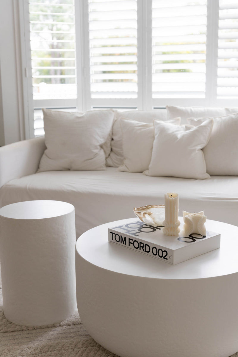 The Curve Coffee Table - pure white ripple concrete – P&R Styling